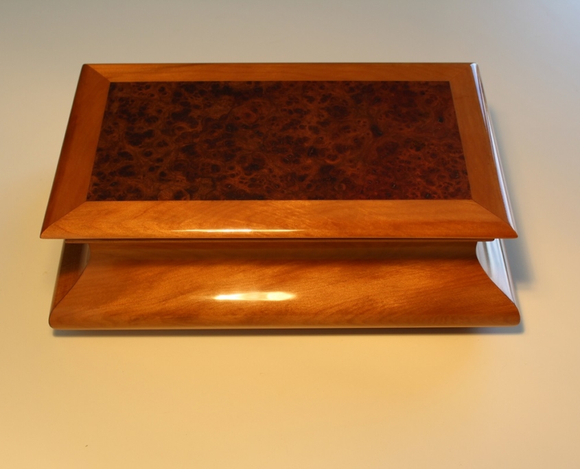 Kauri jewellery box with elm burl veneer inlay - Swiss Wood Technician
