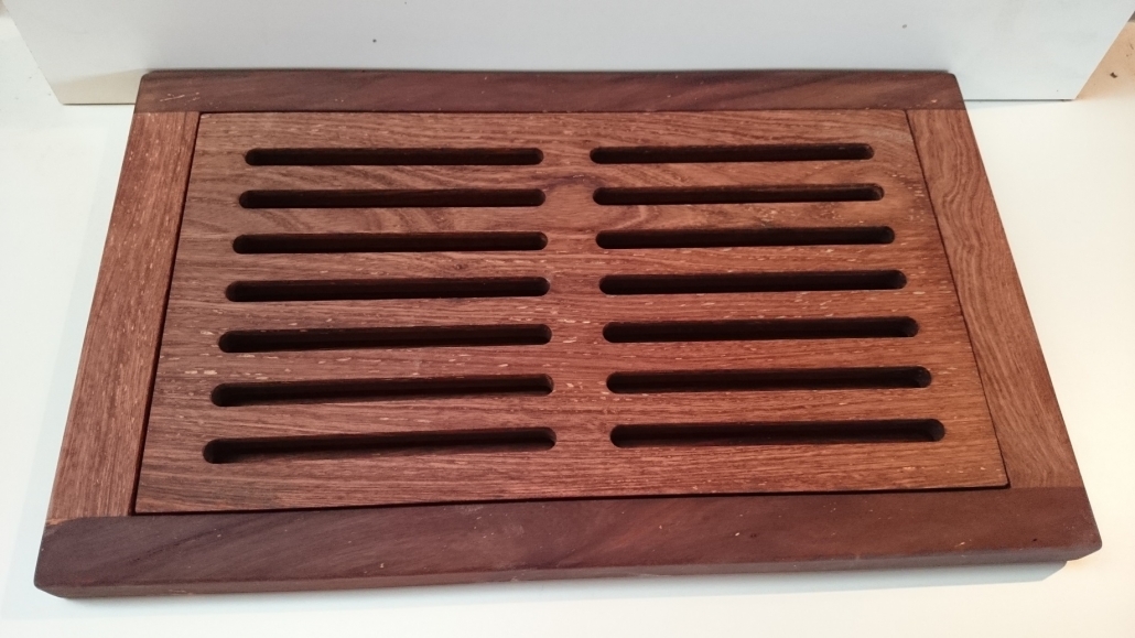 Breadboard with Crumb Catcher - Swiss Wood Technician